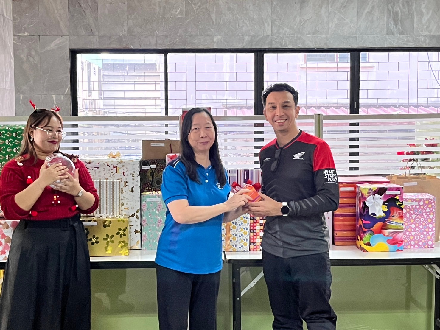 จับของขวัญปีใหม่ 2024